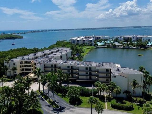 221 NE Plantation Rd Apt 211, Stuart, FL 34996