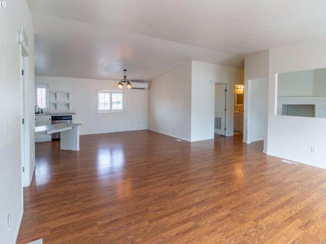 221 nw bree dr