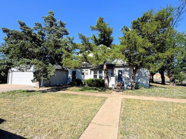 221 S Baylor St, Perryton, TX 79070