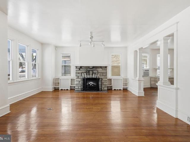 221 S Easton Road