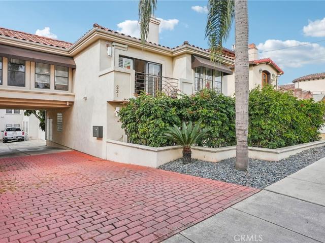 221 S Francisca Ave, Unit A, Redondo Beach, CA 90277 | MLS #SB26051 | Compass