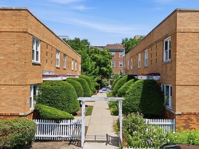 221 S Maple Ave Apt C, Oak Park, IL 60302