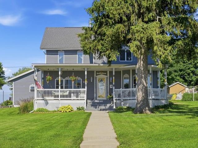 221 S Randolph St, Cuba City, WI 53807