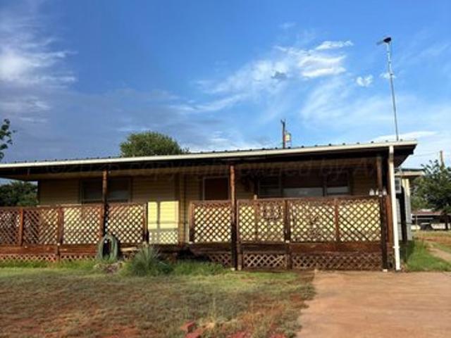 221 Sage Ln, Childress, TX 79201