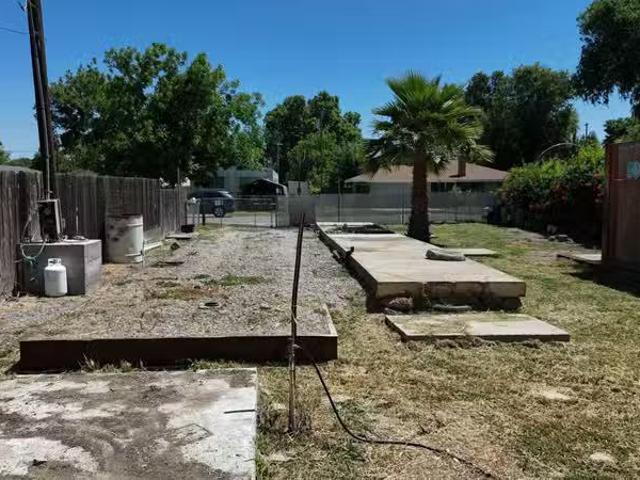 221 SAN MATEO AVE, GERBER, CA 96035 Single Family Residence Fo.