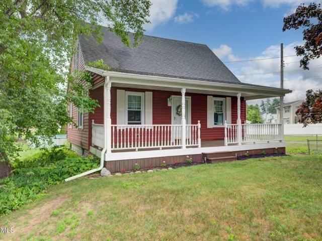 221 Schoolhouse Rd, Guilderland, NY 12203