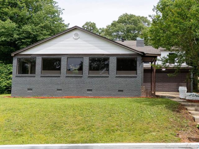 221 Short 24Th Avenue E