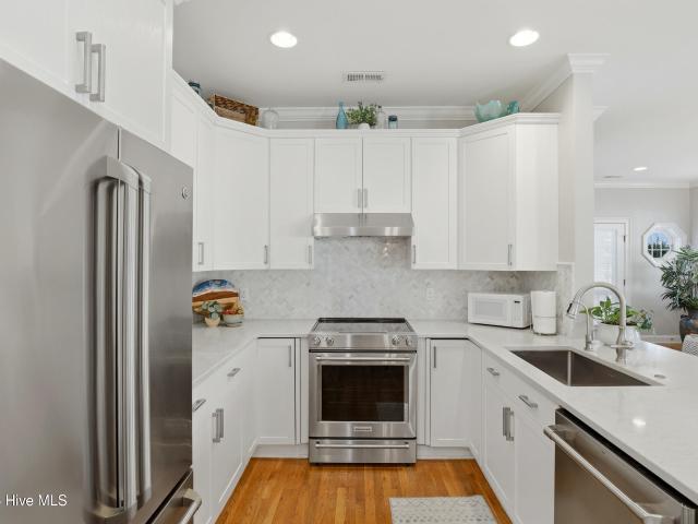 221 Silver Sloop Way