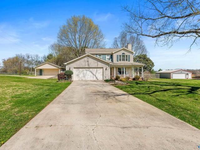 221 Slaterock Rd, Hazel Green, AL 35750