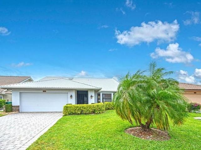221 St James Way, Naples, FL 34104