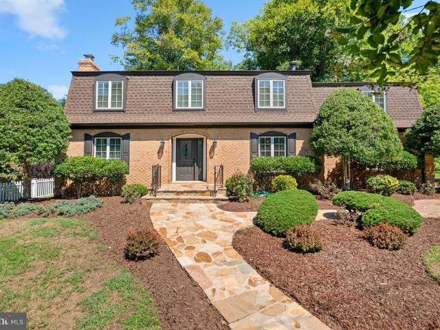 221 Surrey Circle Drive S