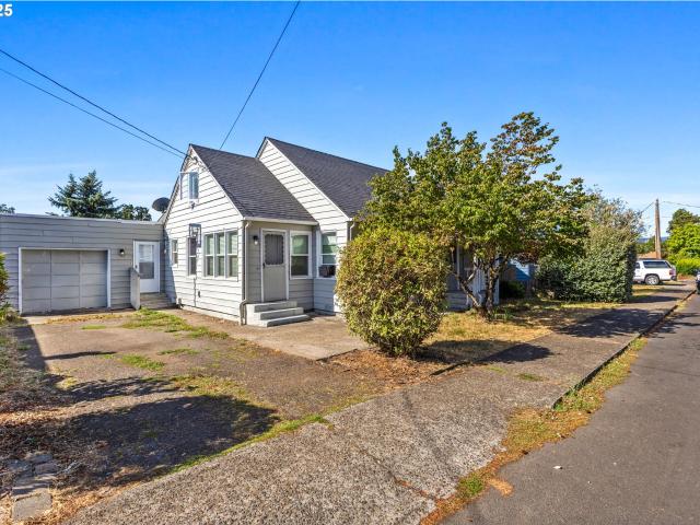 221 SW Rainbow AVE