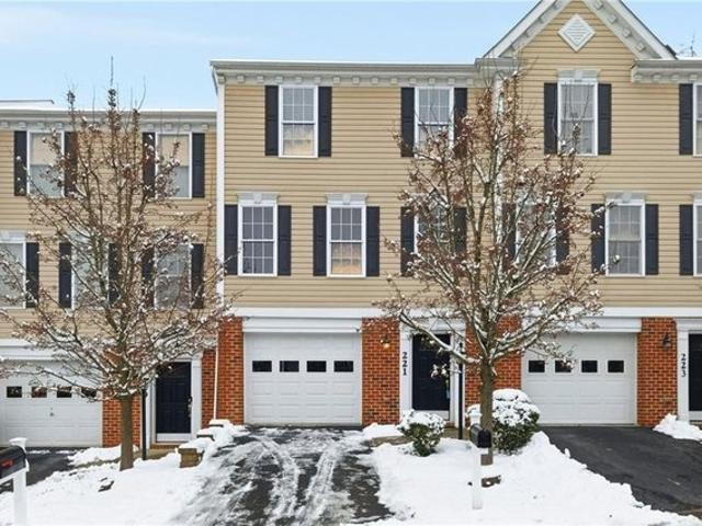 221 Persimmon Ln, Canonsburg, PA 15317