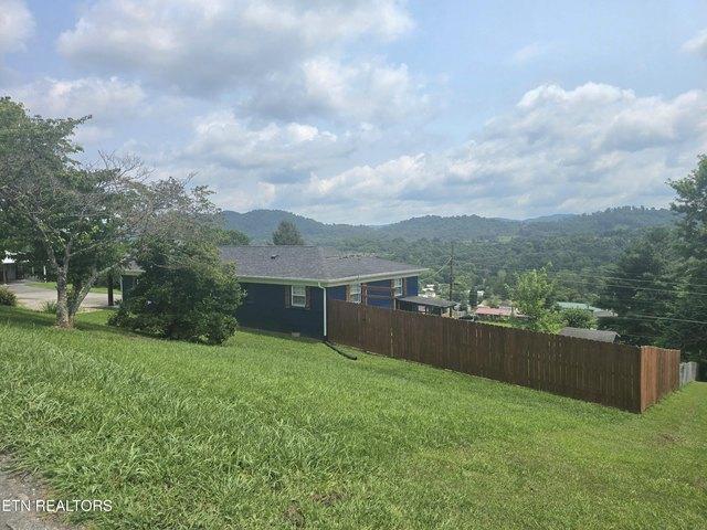 221 Rose Dr, Tazewell, TN 37879