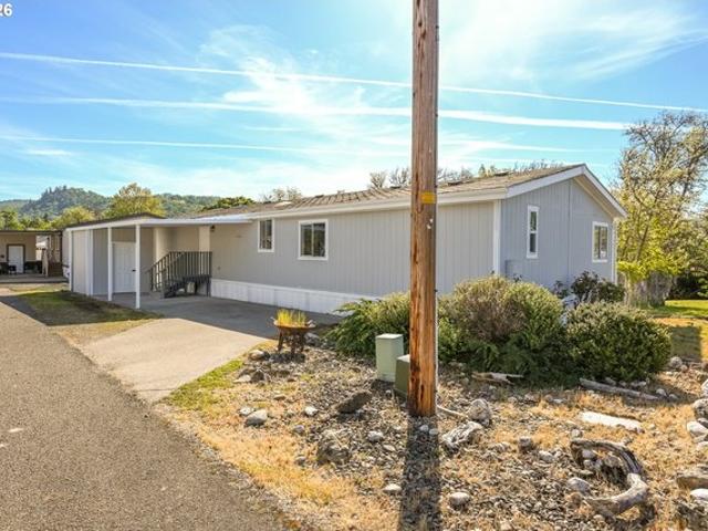 221 River Place Dr Unit 117, Roseburg, OR 97471