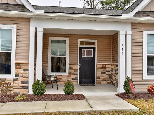 221 Richmond AVE