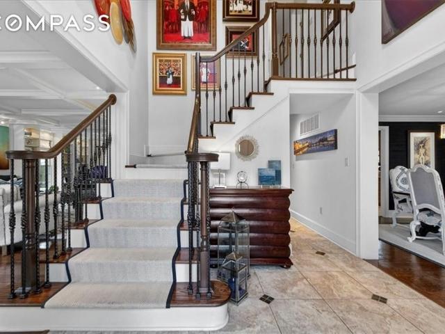221 W 53rd Ter, Kansas City, MO
