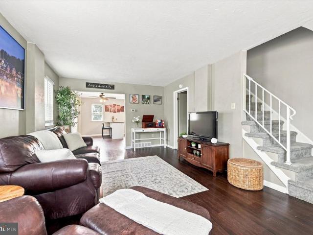 221 W 3Rd Avenue