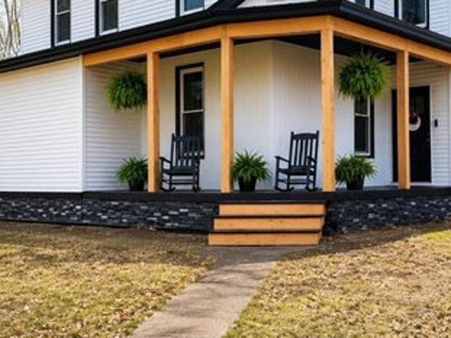 221 W Washington St, Mendon, IL 62351