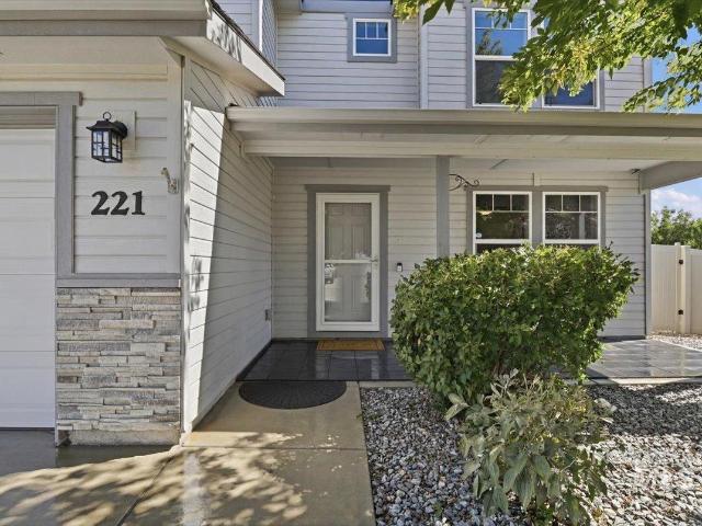 221 W Yosemite St