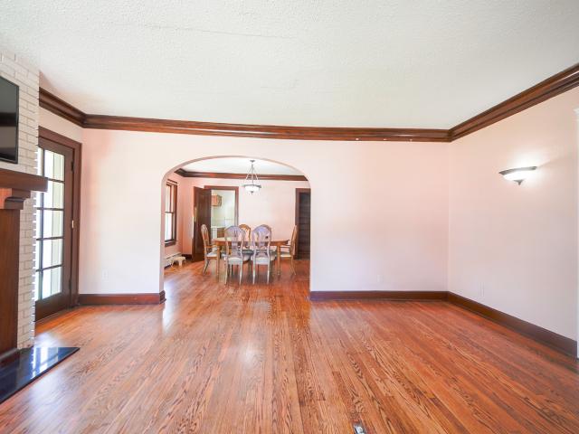 221 W Courtland Street
