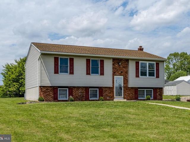 221 W Hamilton Ave, Myerstown, PA 17067