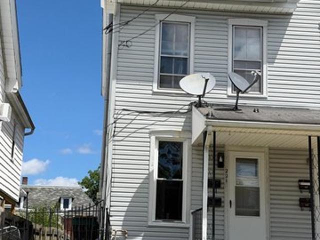 221 W North St, Waynesboro, PA 17268