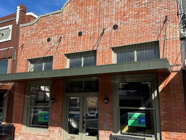 221 W Pecan Street