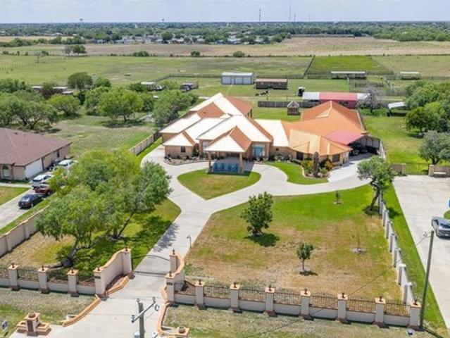 221 W Sage Rd, Kingsville, TX 78363