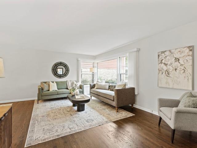 221 W Sheridan Place