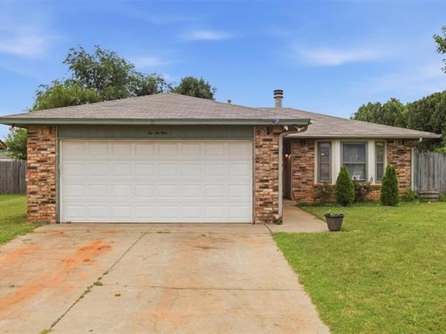 221 W Strasburg Way, Mustang, OK 73064