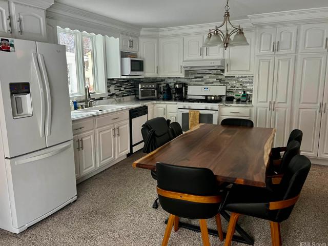 221 W Superior Street