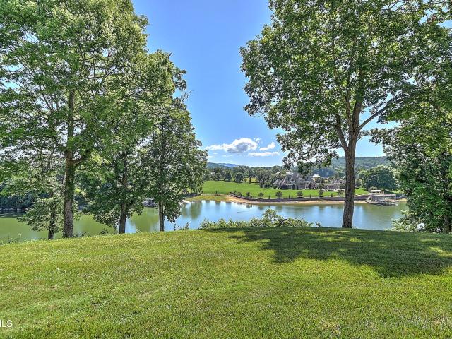 221 Westshore Pointe