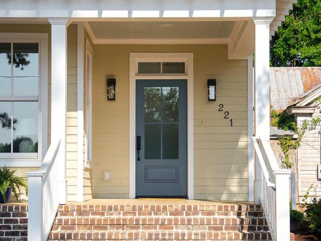 221 Williamsburg Street NE