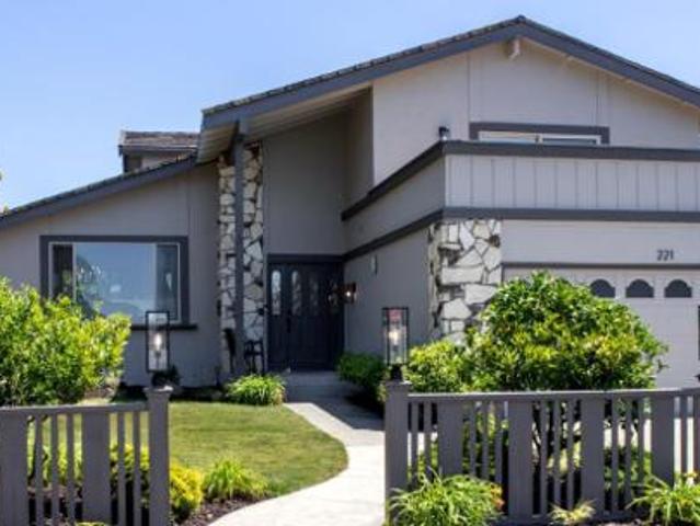 221 Topsail Ct, Foster City, CA 94404