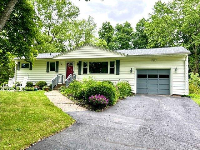 221 Tareyton Dr, Ithaca, NY 14850