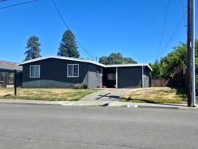 221 Terrace Blvd, Healdsburg, CA 95448