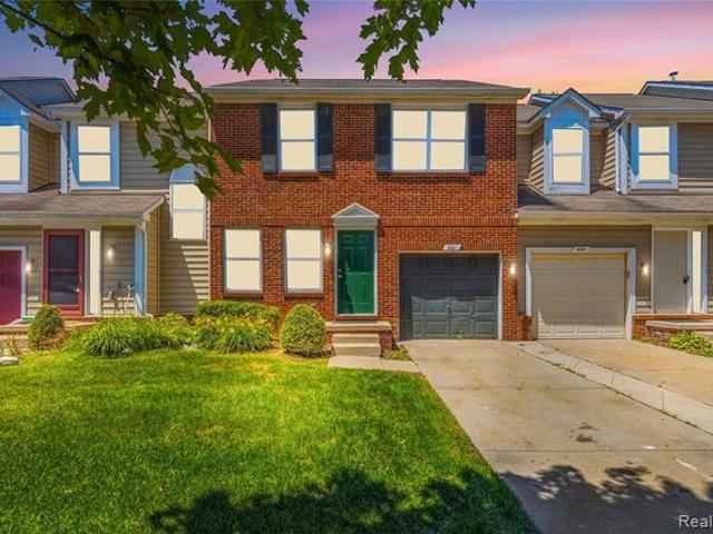 221 Tucker St, Pontiac, MI 48341