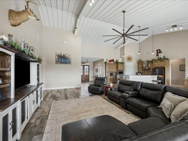 2224 Maler Rd, Sealy, TX 77474 | MLS #54504