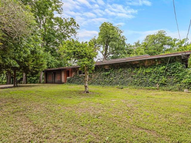2224 Lakeland Drive