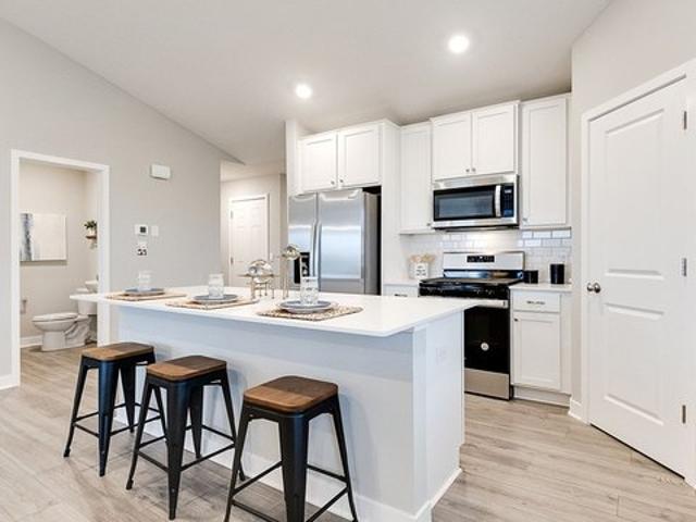 2224 Latour Dr, Shakopee, MN 55379