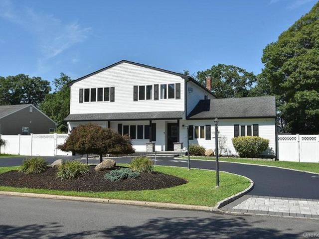 2224 Louis Kossuth Ave, Ronkonkoma, NY 11779