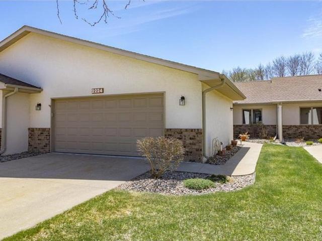 2224 Pinewood Dr, Shakopee, MN 55379