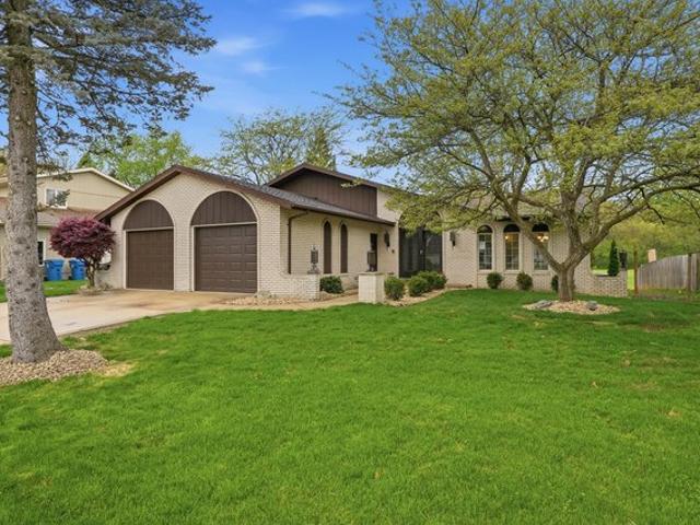2224 Robinhood Blvd, Schererville, IN 46375