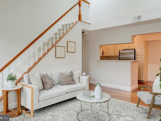 2224 Springwood Dr J, Reston, VA