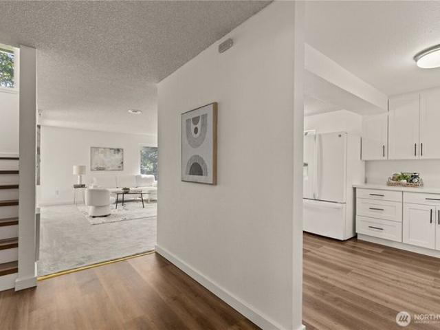 2224 th Ave S Apt M97, Des Moines, WA 98198