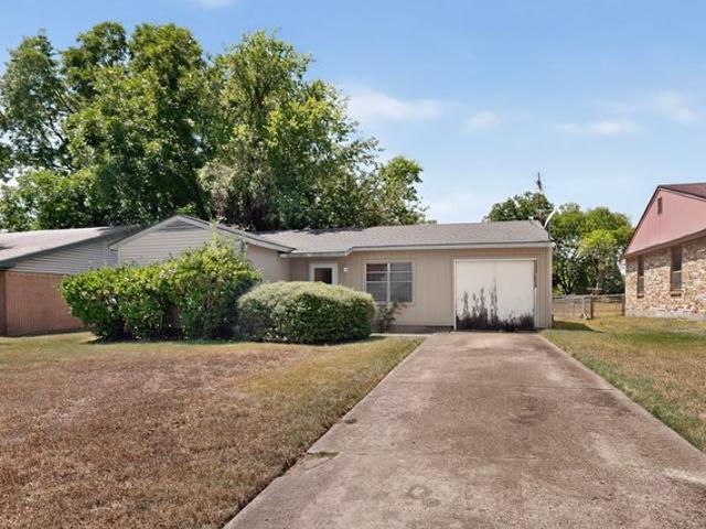 2225 Mayfair St, Ennis, TX 75119