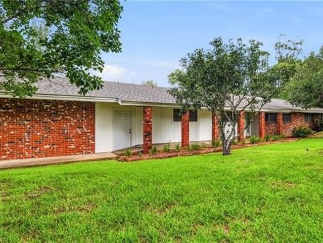 2225 Donahue Ferry Rd, Pineville, LA 71360