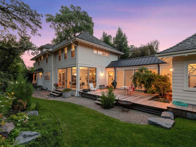 2225 E Lake Of The Isles Parkway