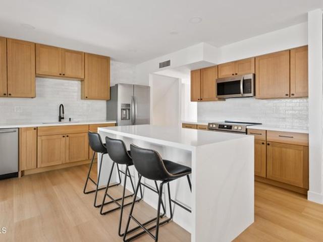 2225 E Nisbet Rd, Phoenix, AZ 85022